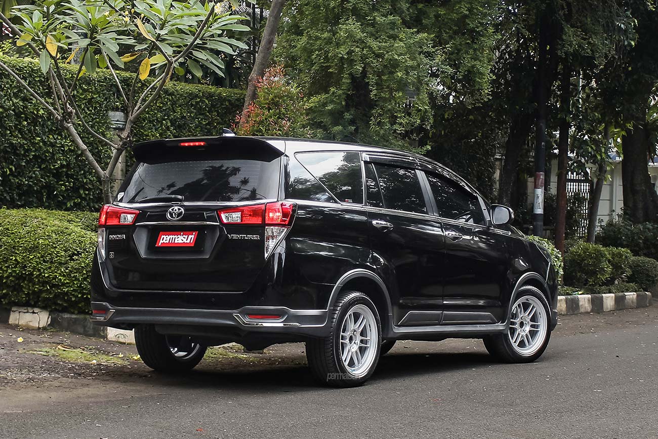 Permaisuri | Enkei RPF1 with Toyota Innova Venturer