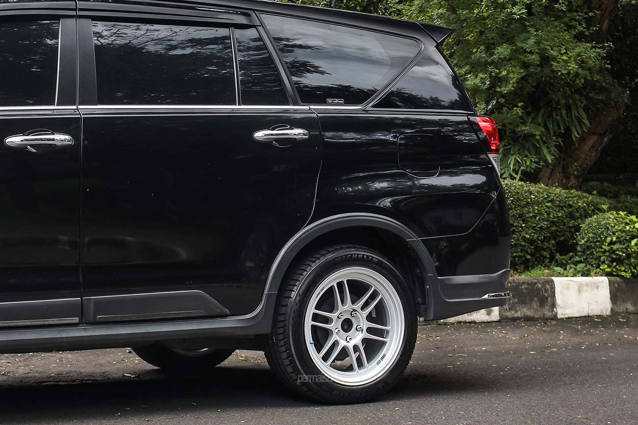 Permaisuri | Enkei RPF1 with Toyota Innova Venturer