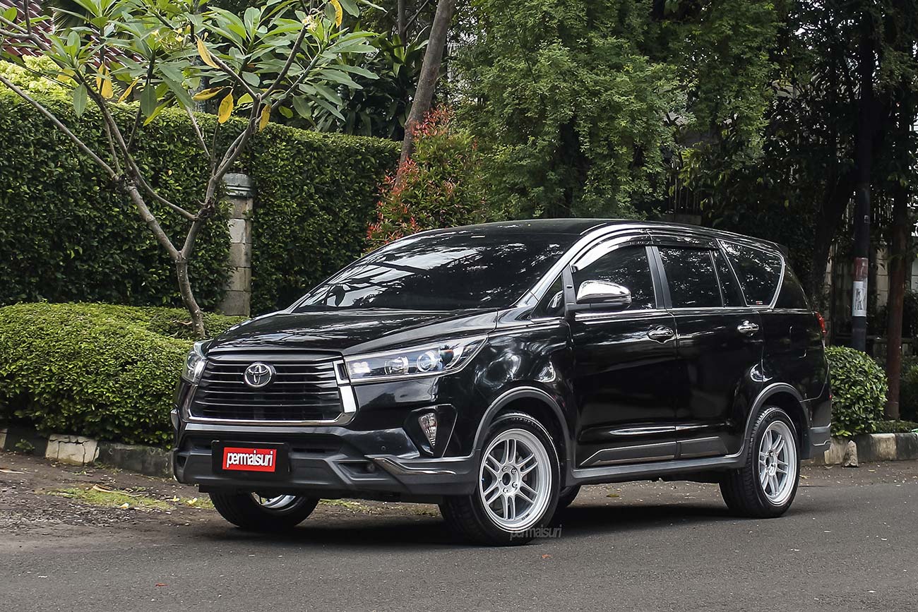 Permaisuri | Enkei RPF1 with Toyota Innova Venturer