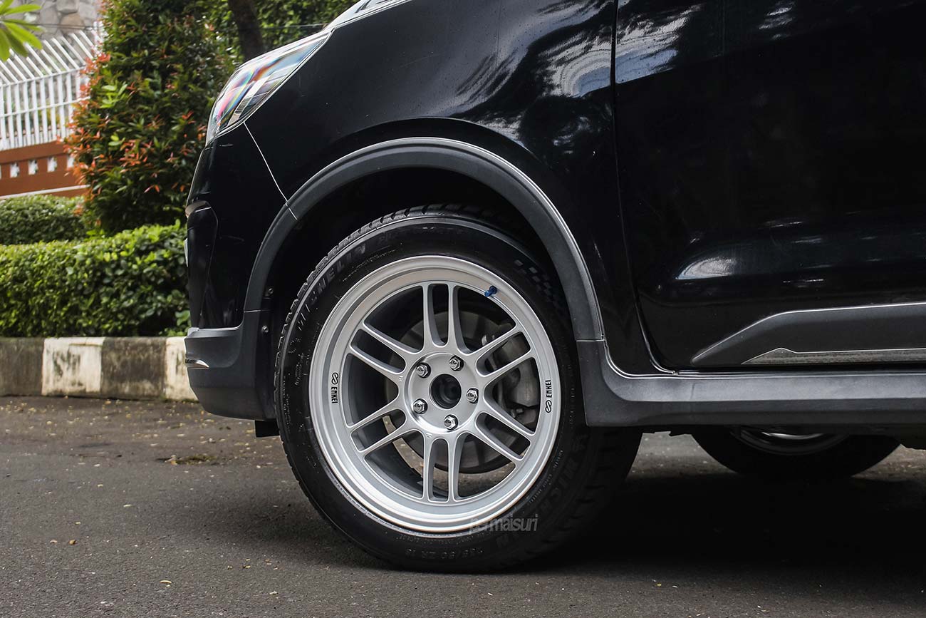 Permaisuri | Enkei RPF1 with Toyota Innova Venturer