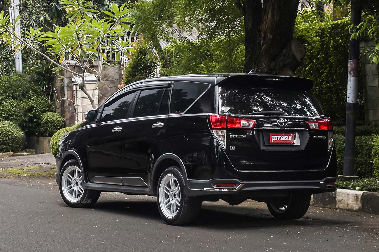 Permaisuri | Enkei RPF1 with Toyota Innova Venturer