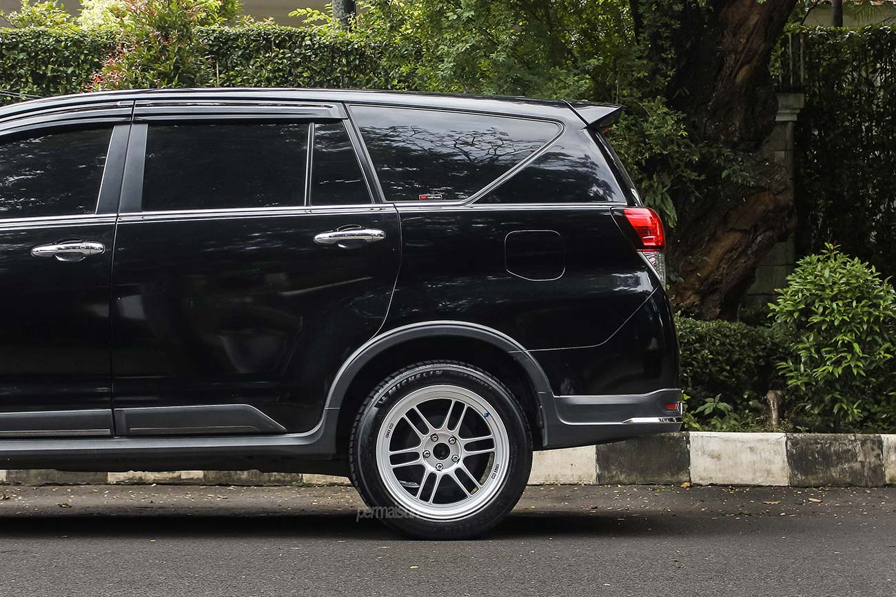 Permaisuri | Enkei RPF1 with Toyota Innova Venturer
