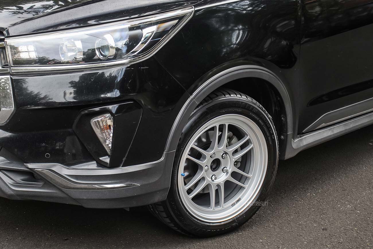 Permaisuri | Enkei RPF1 with Toyota Innova Venturer