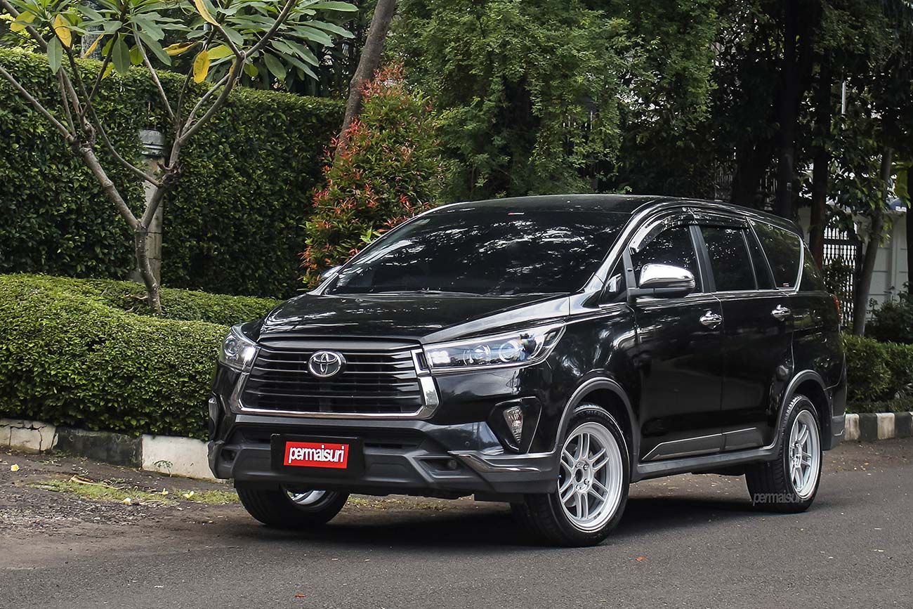 Permaisuri | Enkei RPF1 with Toyota Innova Venturer