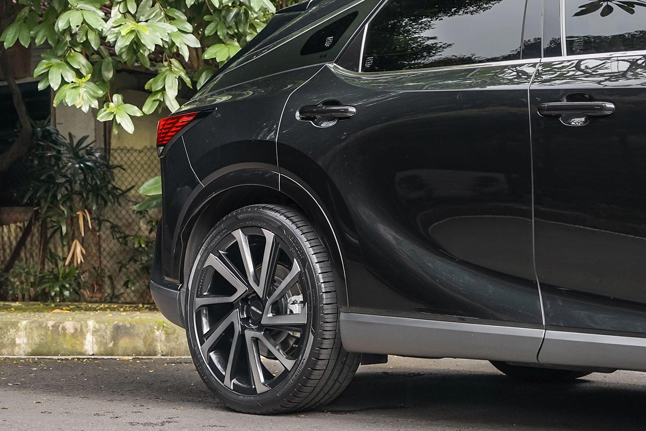 Permaisuri | 305 Forged UF206 with Lexus RX350H