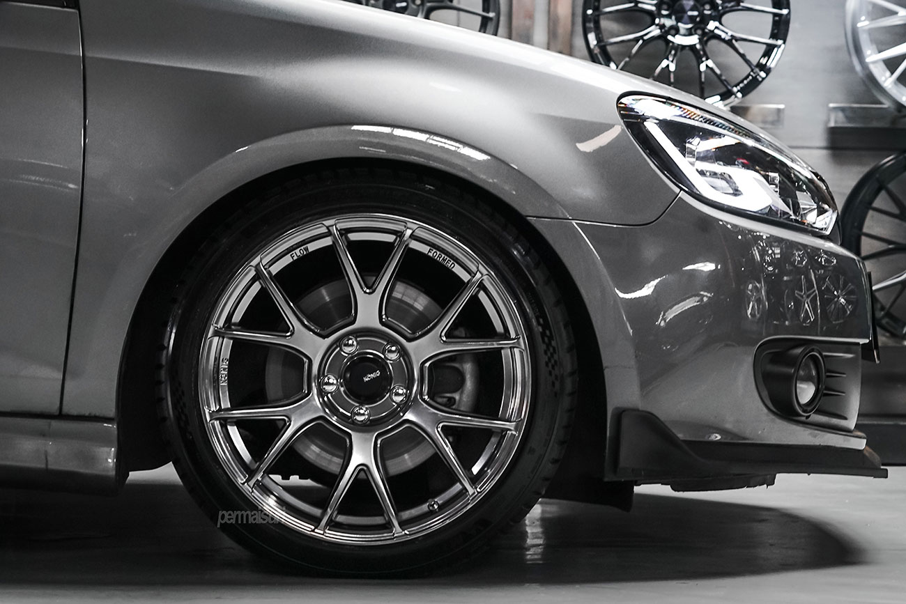 Permaisuri | KONIG Ampliform with Volkswagen Golf MK VI