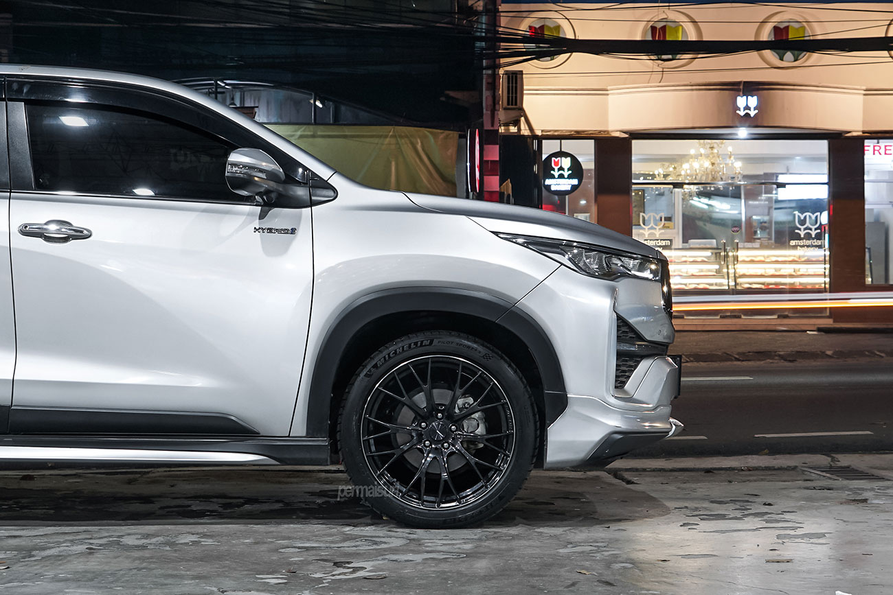 Permaisuri | Weds SA-20R with Toyota Innova Zenix