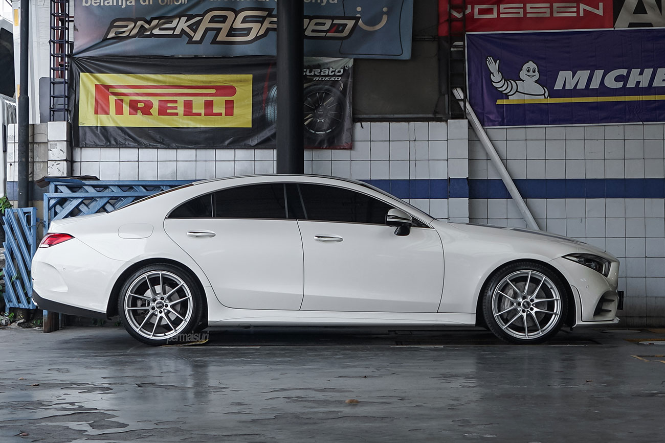 Permaisuri | OZ Racing Leggera HLT with Mercedes Benz CLS-Class C257