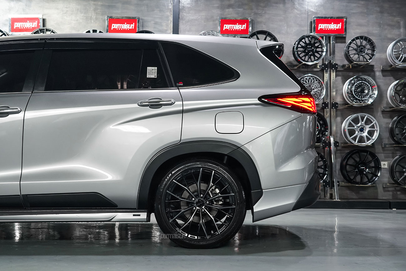 Permaisuri | SRC SR01 with Toyota Innova Zenix