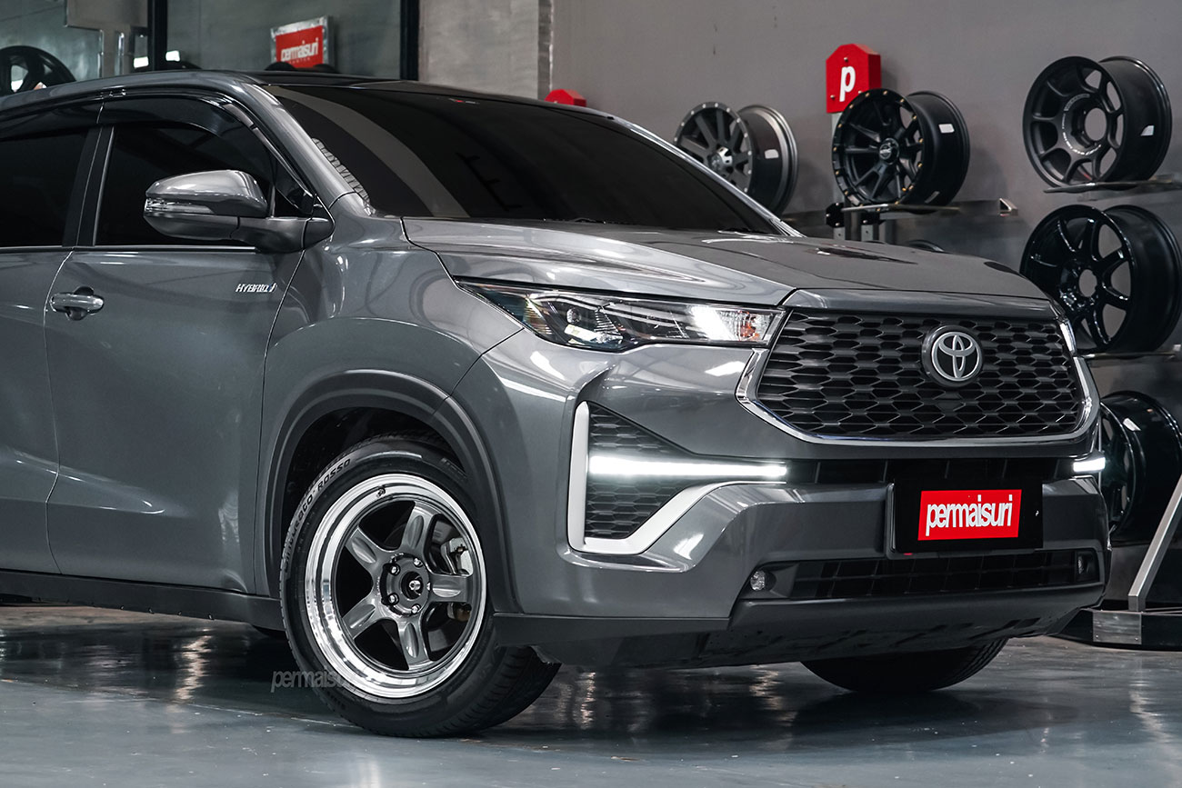 Permaisuri | Rays Volk Racing 21C with Toyota Innova Zenix