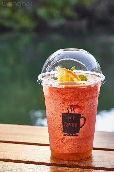 กระโดดขึ้นโป๊ะ! จิบกาแฟสบายๆบนแม่น้ำเจ้าพระยา ที่ On The River Cafe ...