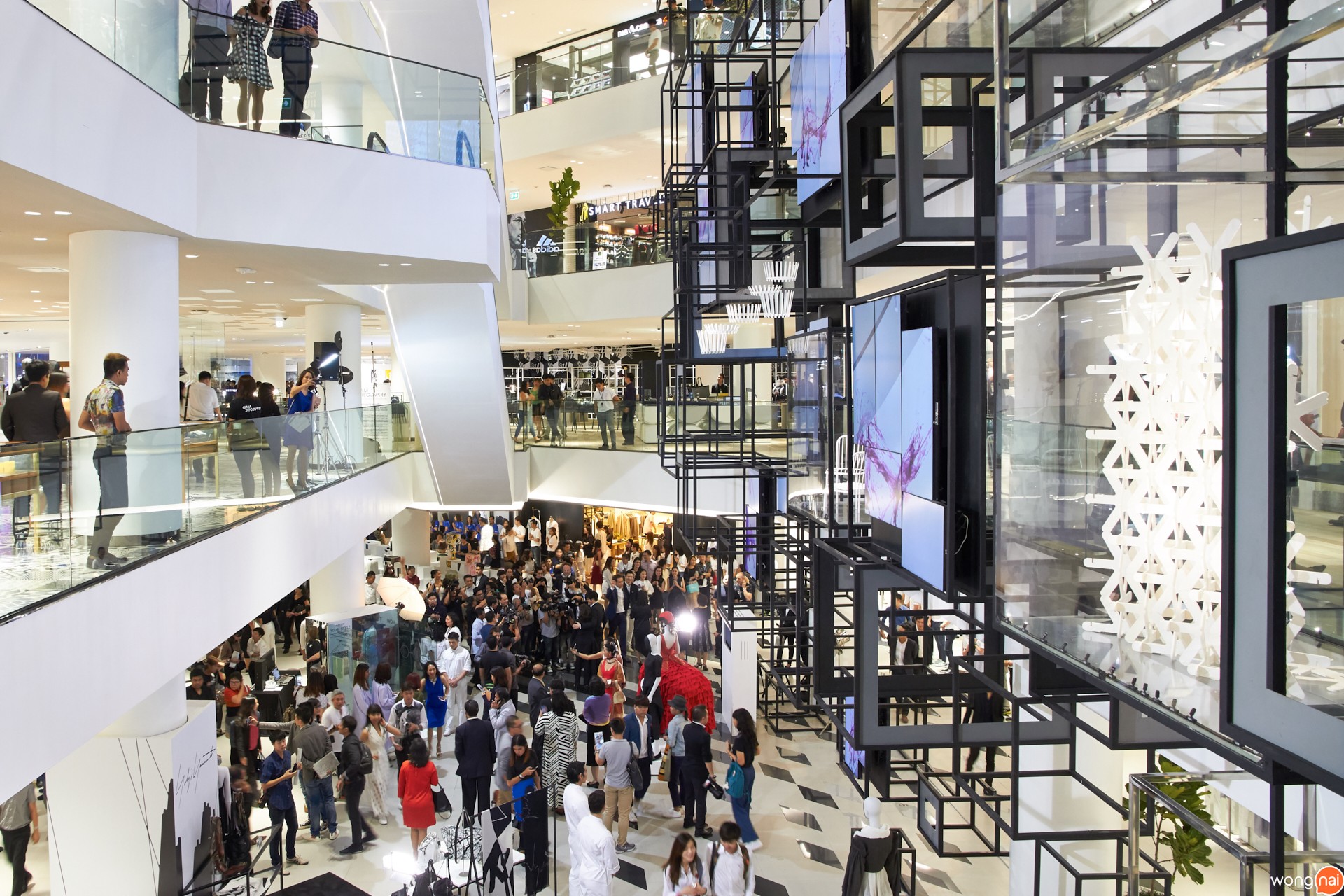 1000+ images about c : retail on Pinterest | Retail design, Store ...