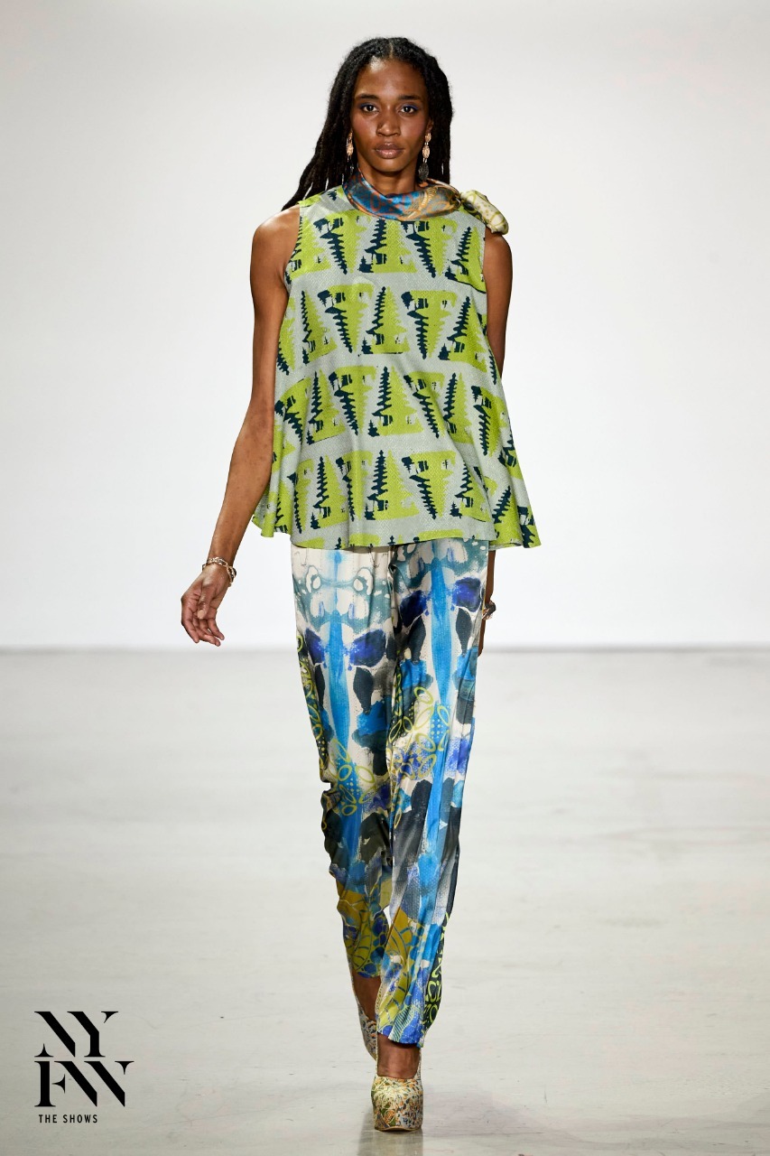 www.Alleiraplaza.com - ALLEIRA BATIK GREEN BLOUSE NYFW 2022