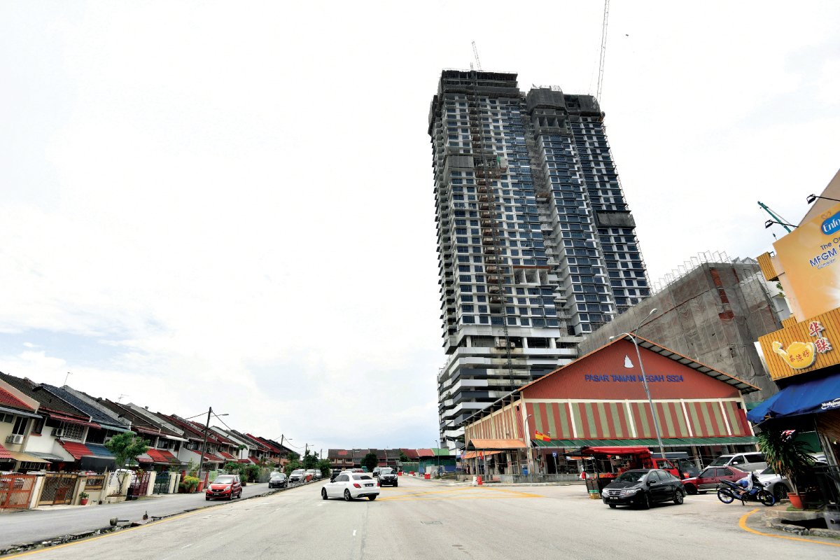 New Development Revitalises Mature Neighbourhood