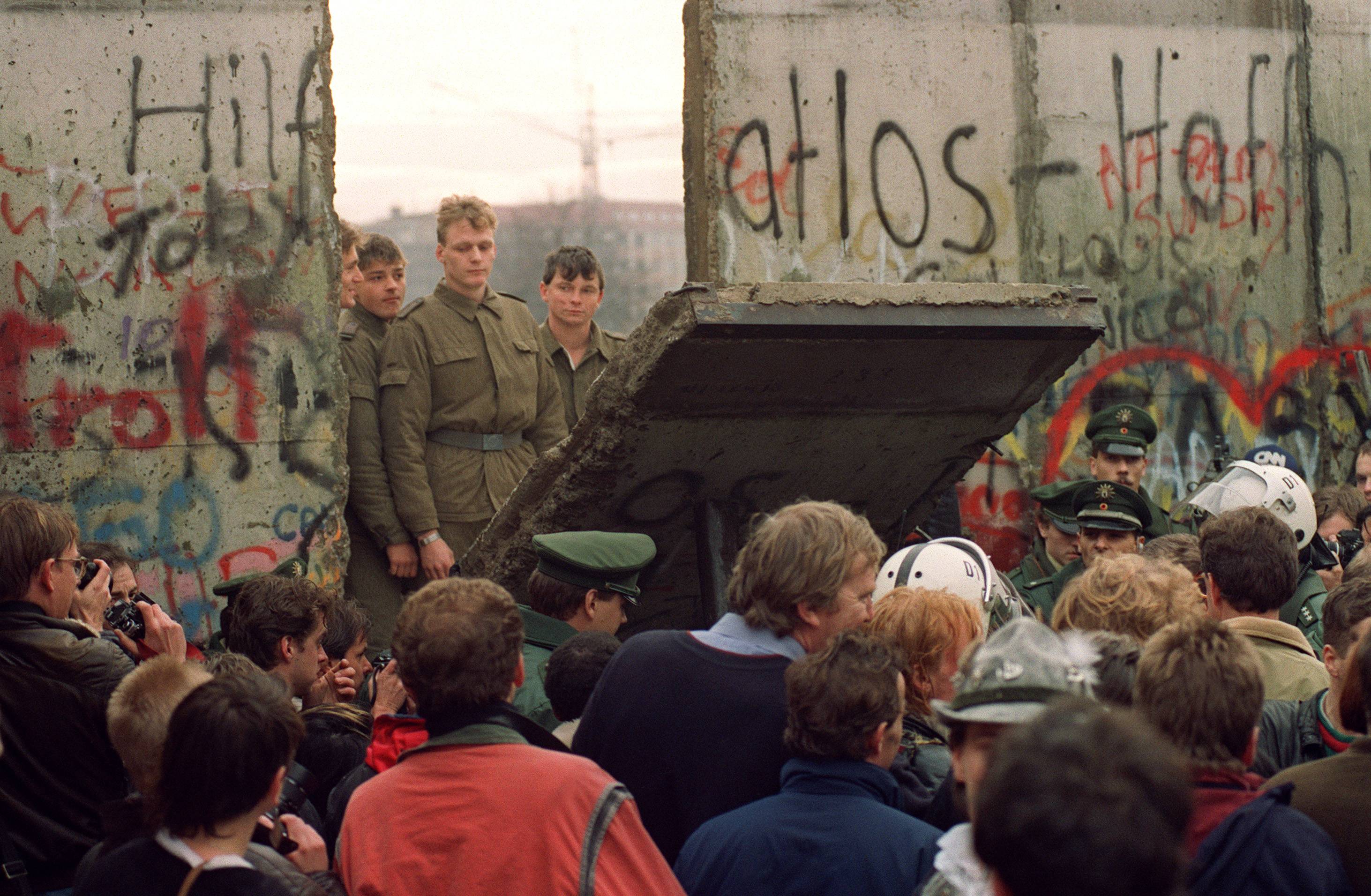 [In pictures] Crossing over the divide: 25 years of the fall of Berlin Wall