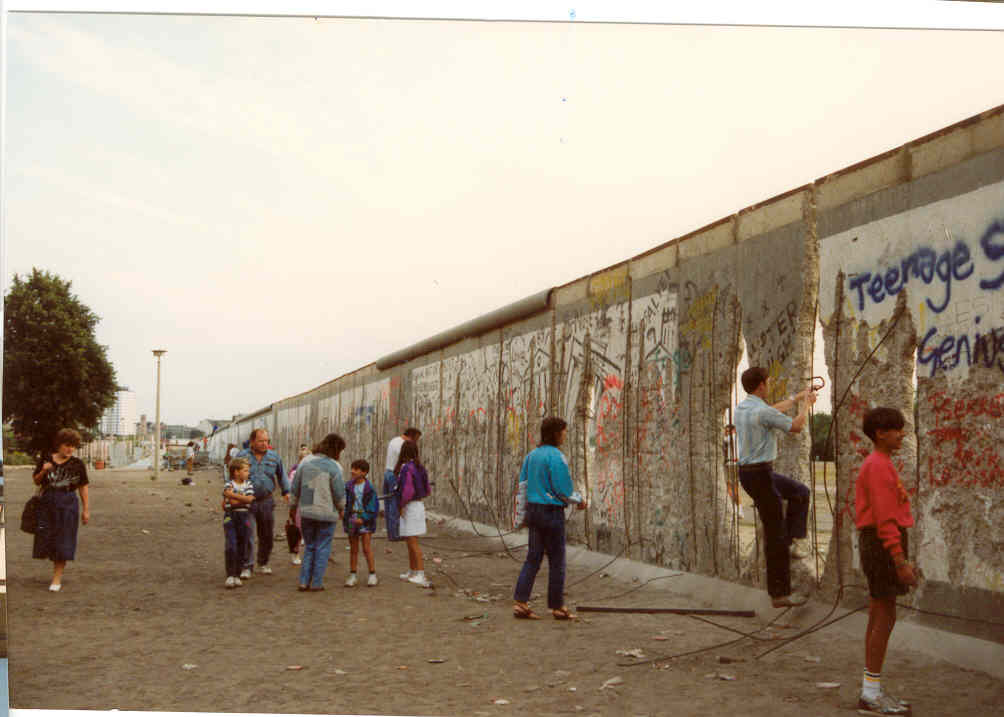 [In pictures] Crossing over the divide: 25 years of the fall of Berlin Wall