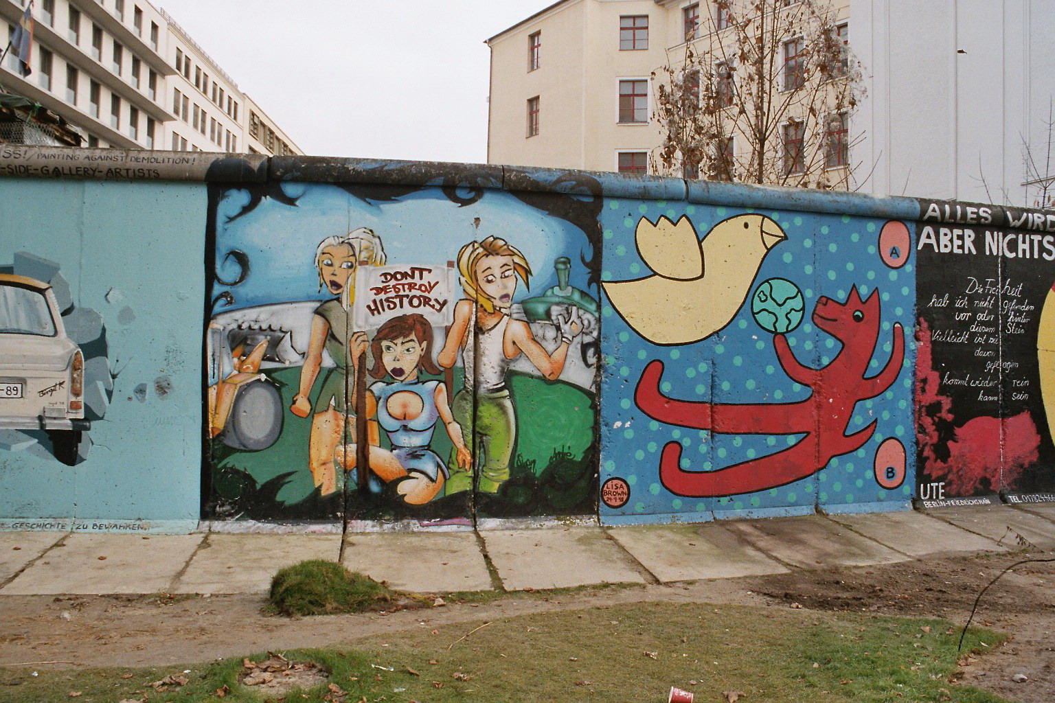 [In pictures] Crossing over the divide: 25 years of the fall of Berlin Wall