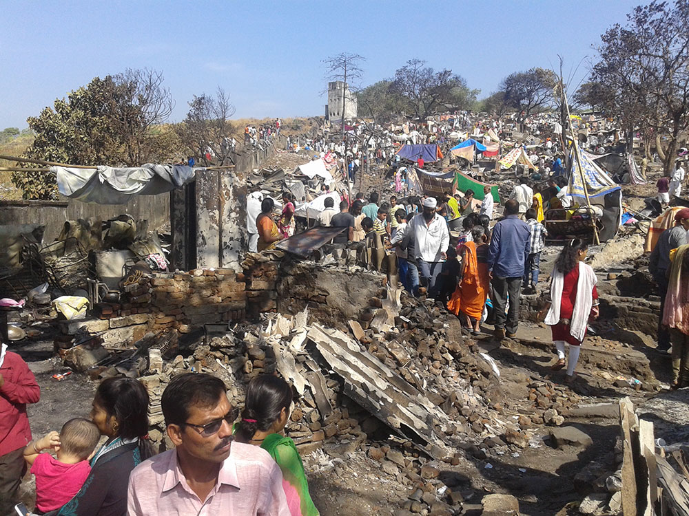 Even as fire flattens 2,000 shanties in Mumbai, officials consider ...