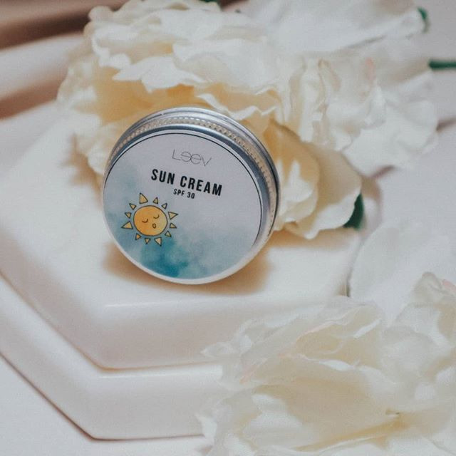 Leev Beauty Sun Cream - Review SOCO by Sociolla