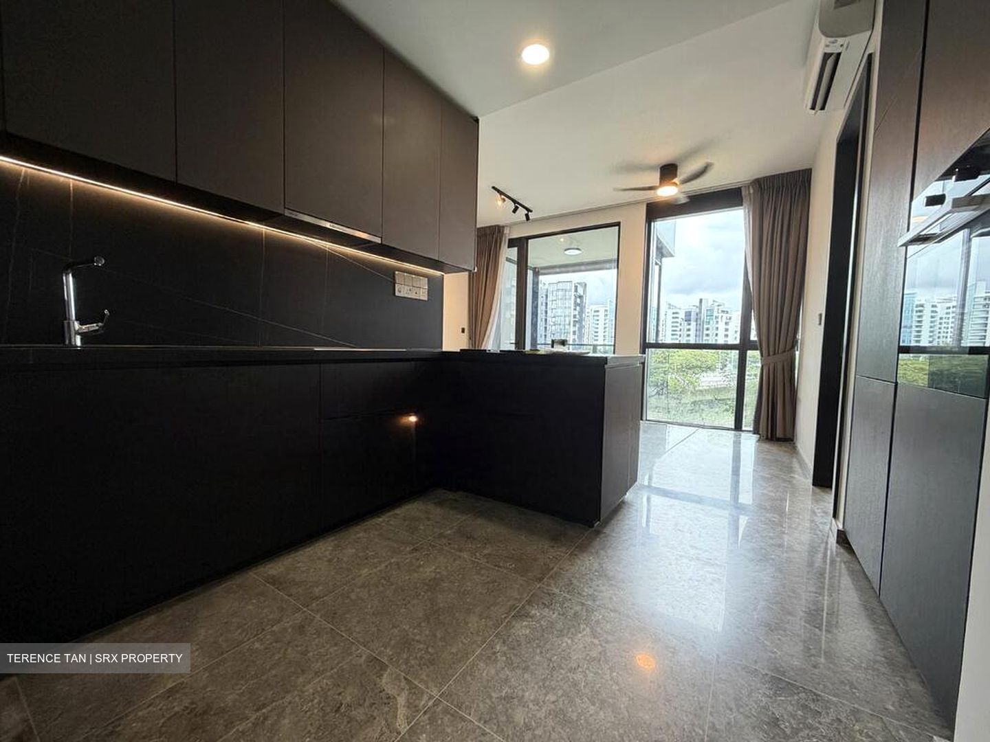 Hyll On Holland (D10), Condominium - For Sale #105982941