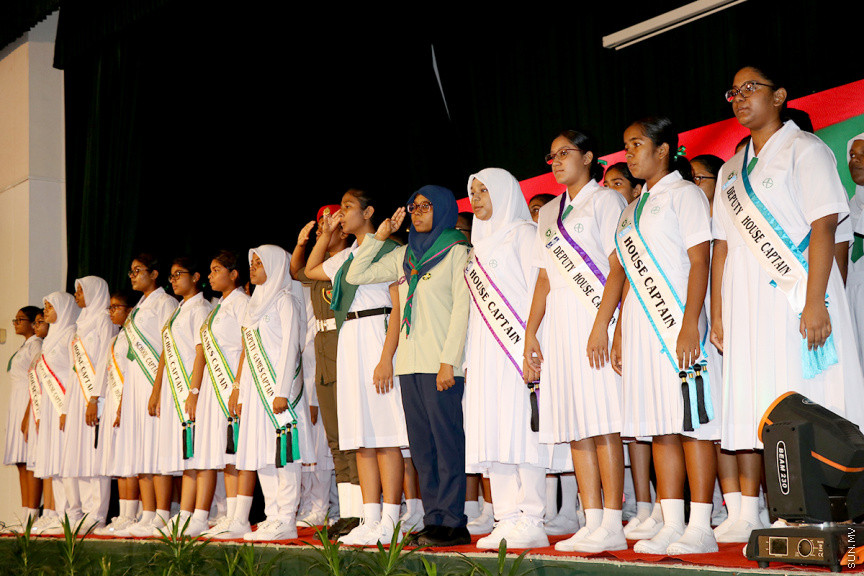 SunOnline: Aminiya School: Mi aharuge Amin Didi Scholarship Fathimath ...