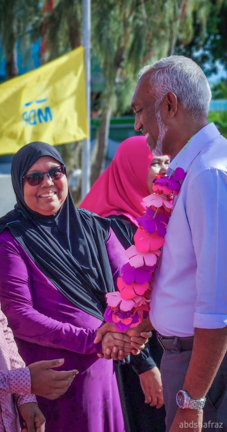 SunOnline: Holhudhoo in Dr. Muizzah bodu ufaaverikamah, maruhabaa kiyan ...