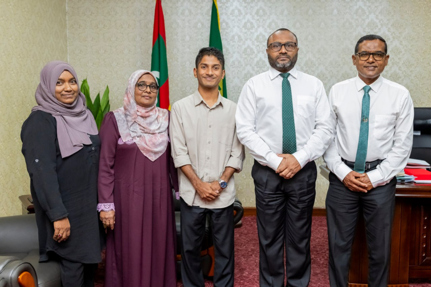 SunOnline: Naaish ah calligraphy dhaskohdheyn ministry in fannuveriaky ...