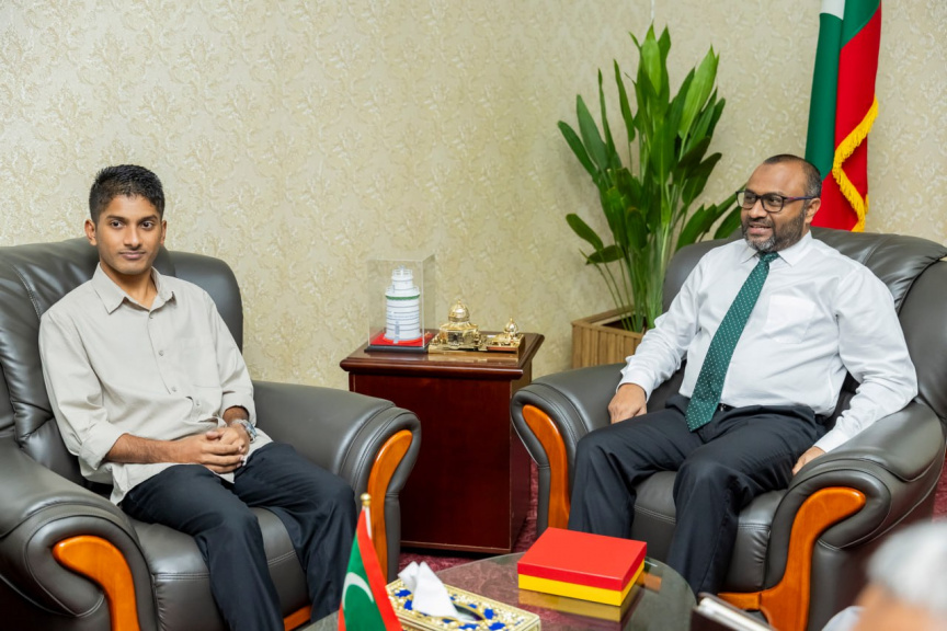 SunOnline: Naaish ah calligraphy dhaskohdheyn ministry in fannuveriaky ...