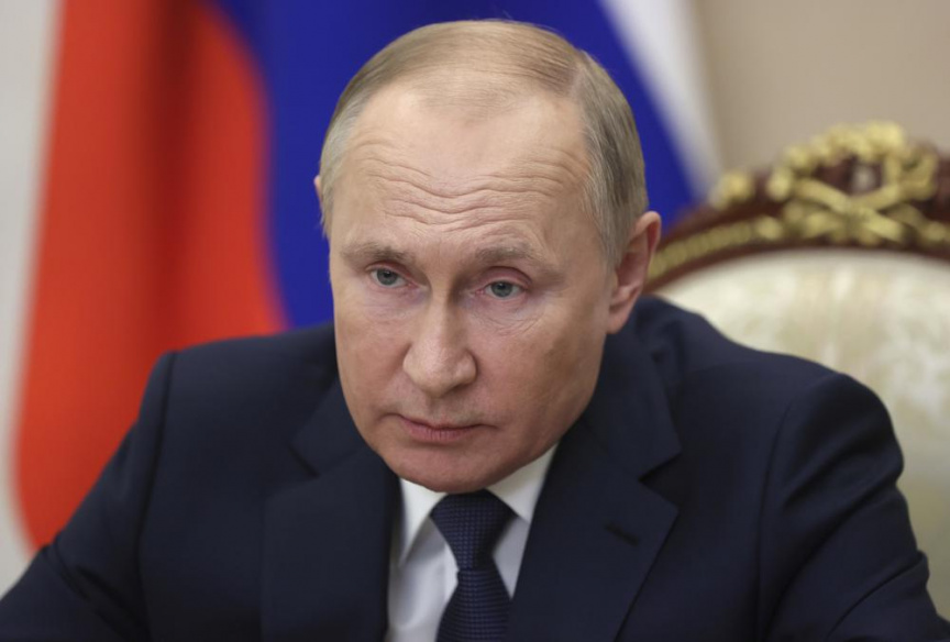 Biden Putin Set Video Call Tuesday As Ukraine Tensions Grow 