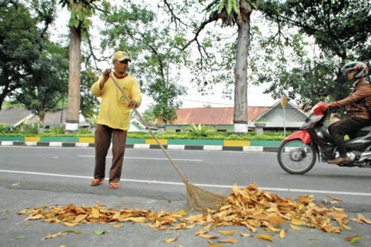 Pontianak Kekurangan Petugas Penyapu Jalan Pontianak Kekurangan Petugas Penyapu Jalan