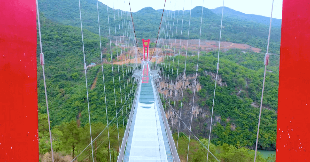 This Glass Bridge in China Is Officially the Longest One in the World