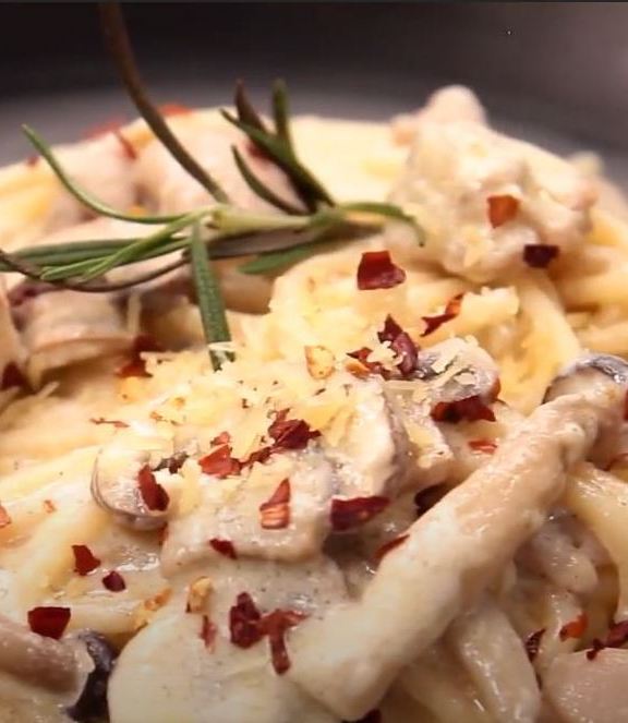 Cheesy Carbonara with Mushroom and Chicken - YoRipe