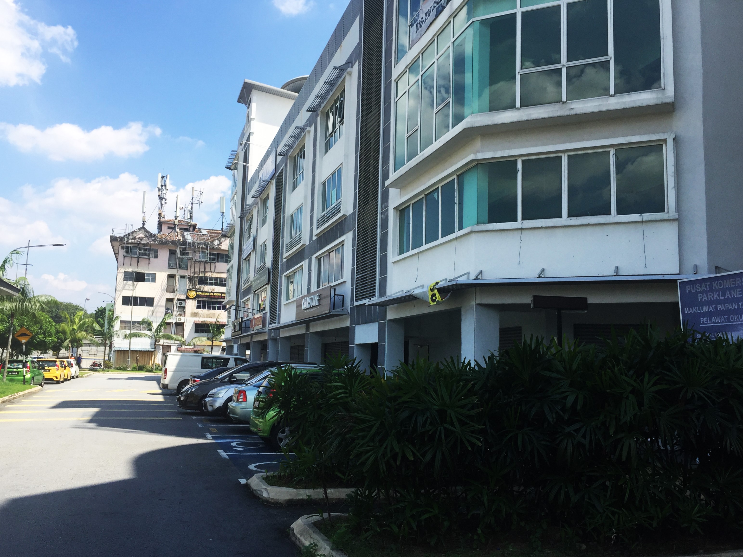 4 1/2 Storey Stratified Shop-Office With Lift for Sale